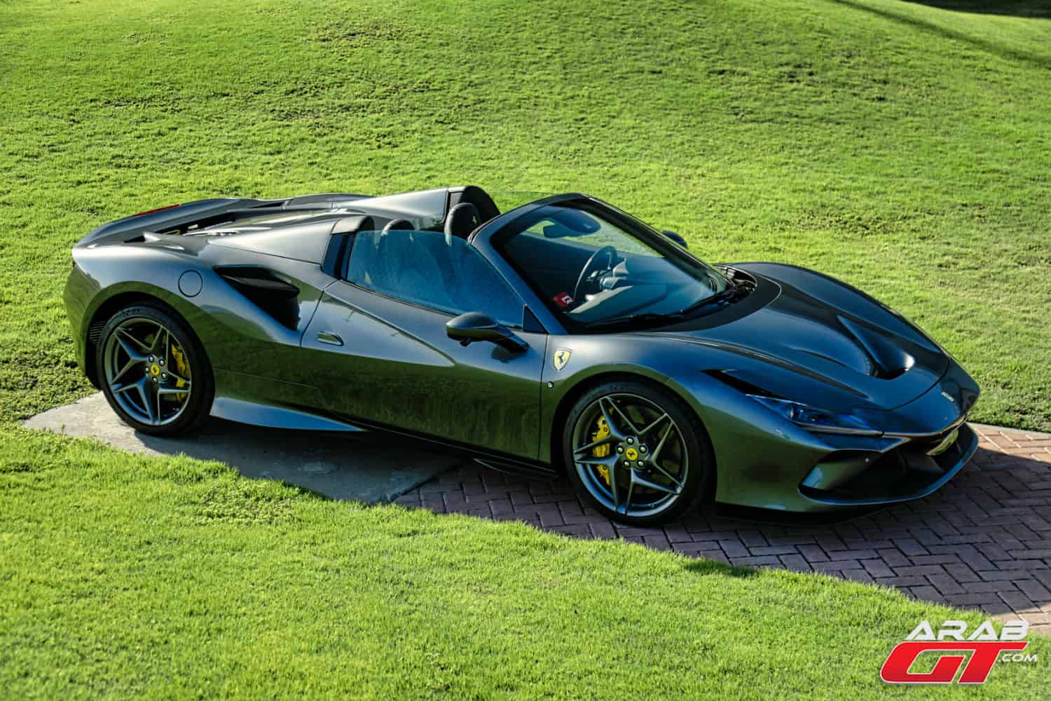 بماذا تختلف فيراري اف 8 سبايدر 2021 عن 488 بيستا الحصرية | ArabGT